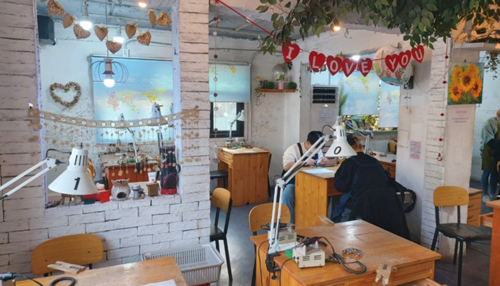 Create Your Own Ring at Hongdae Ring Café: A Must-Try Experience in Seoul